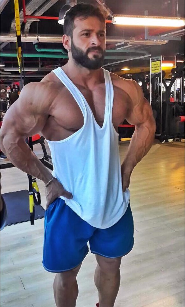 Muscle Lover: Turkish bodybuilder Mustafa Yildiz