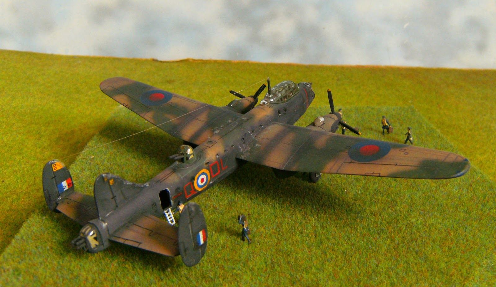 Happyscale-Modellbau: Avro 679 Manchester - Academy scratch conversion ...