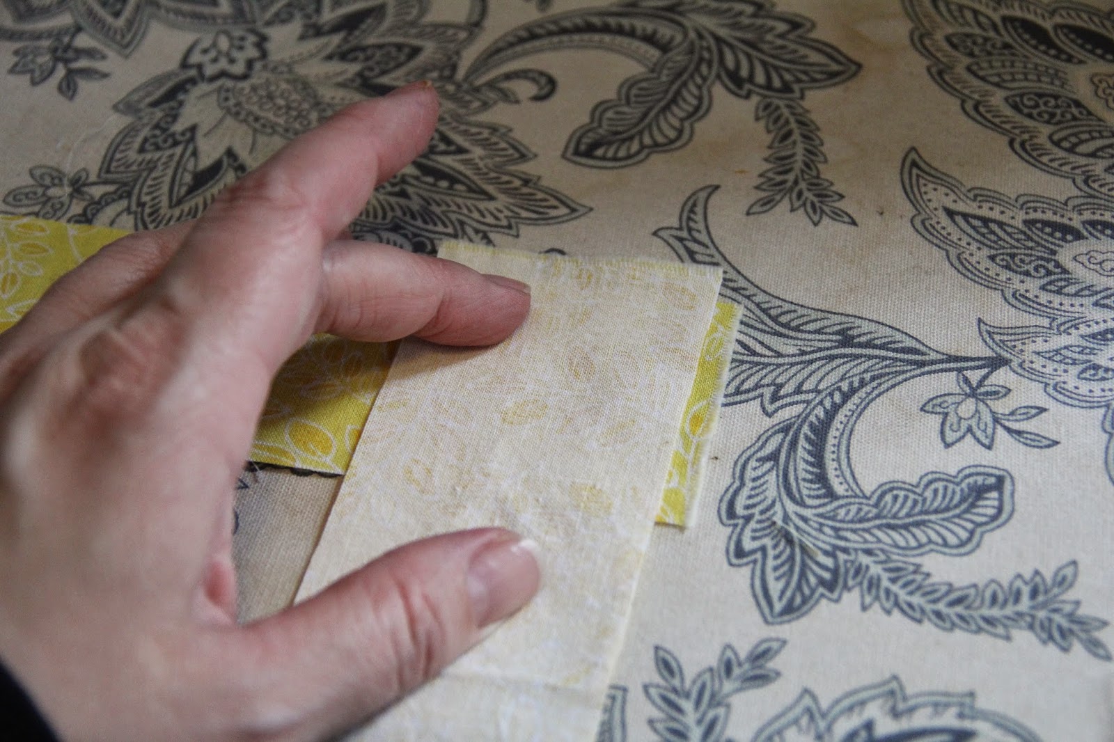 No Ordinary Sparrow: Mug Rug Tutorial