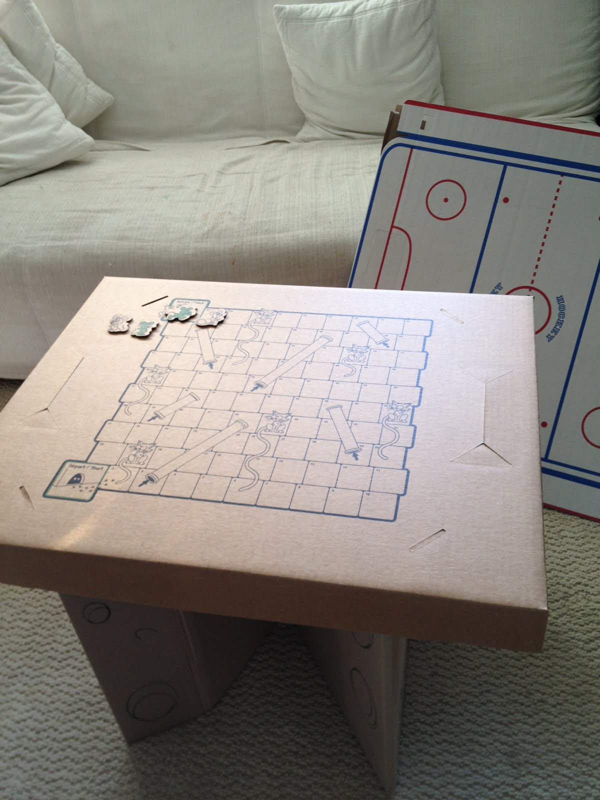 The Hippie Housewife: Cardboard fun