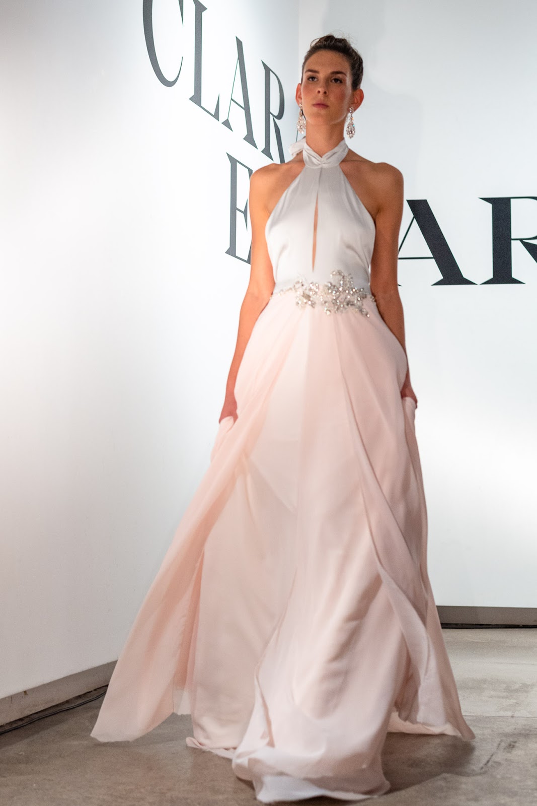 Clara Edwards presenta Memorias: vestidos de fiesta y recuerdos ...