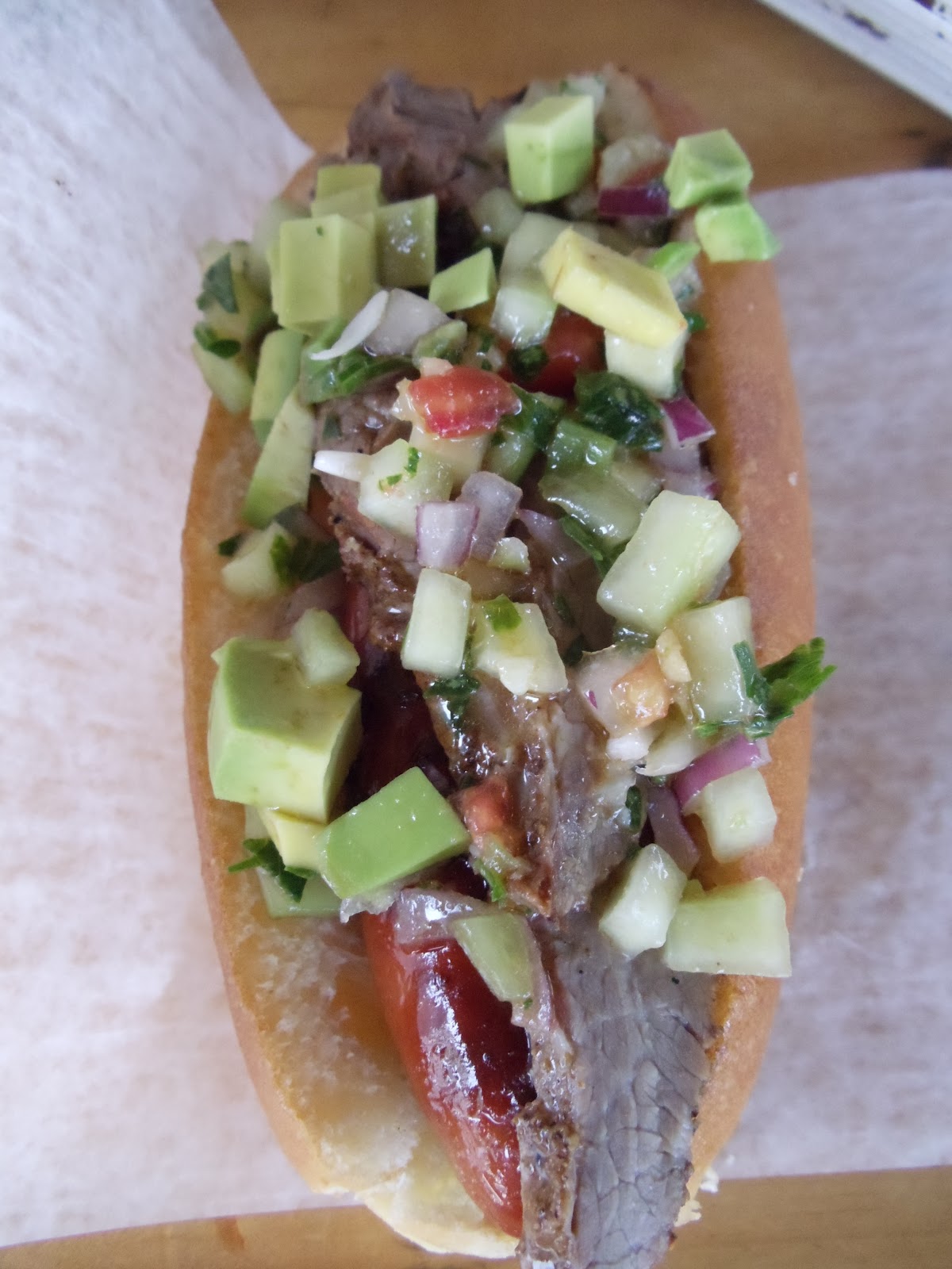 The Hot Dog Truck: Slawsa at Snappy Dogs
