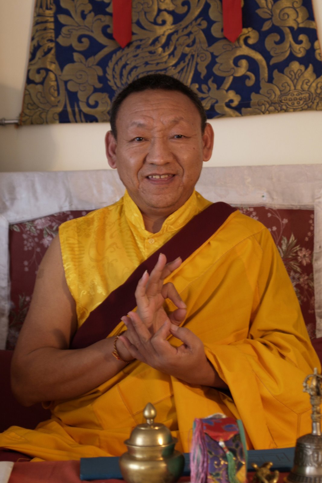 Miroir du Dharma: Enseignements de Lama Thupten Nyima a Biarritz.