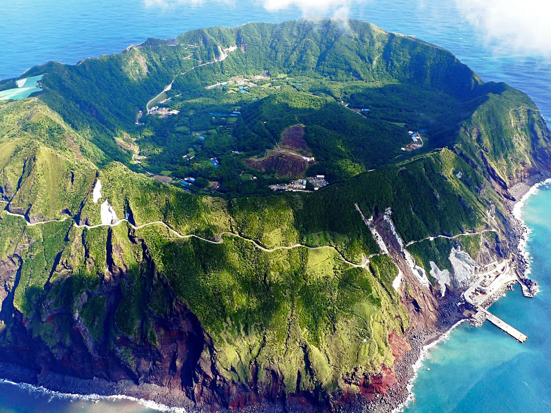 Aislado en este planeta: Aogashima, un capricho de la naturaleza.