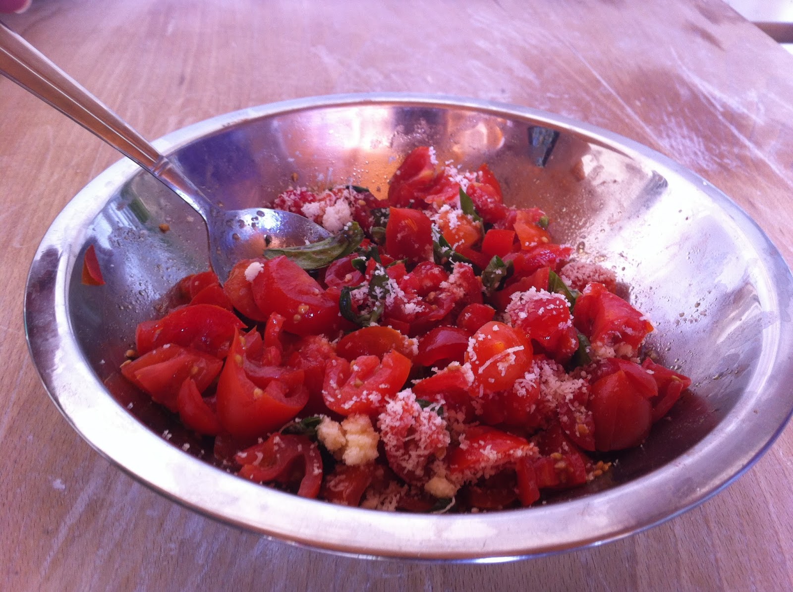 SCIFITIEDDU: tomatoes, caciocavallo ragusano cheese, basil