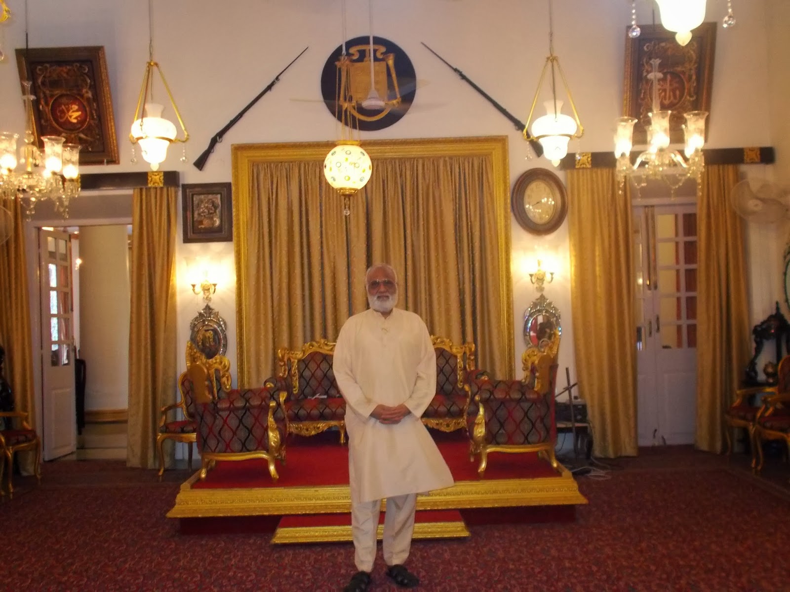 Pradeep Damodaran: Inside Amir Mahal: A brush with 'royalty'