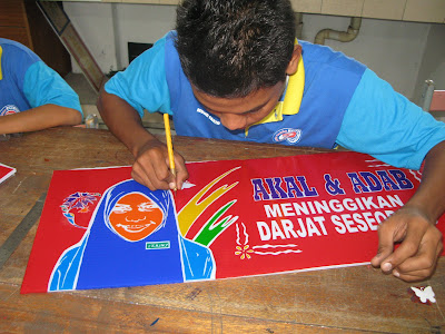 Seni Reka Tanda SMKSI: Papan Tanda Berlampu