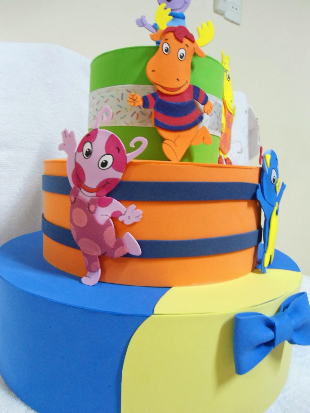 Arte com Grazi: Bolo cenográfico dos Backyardigans