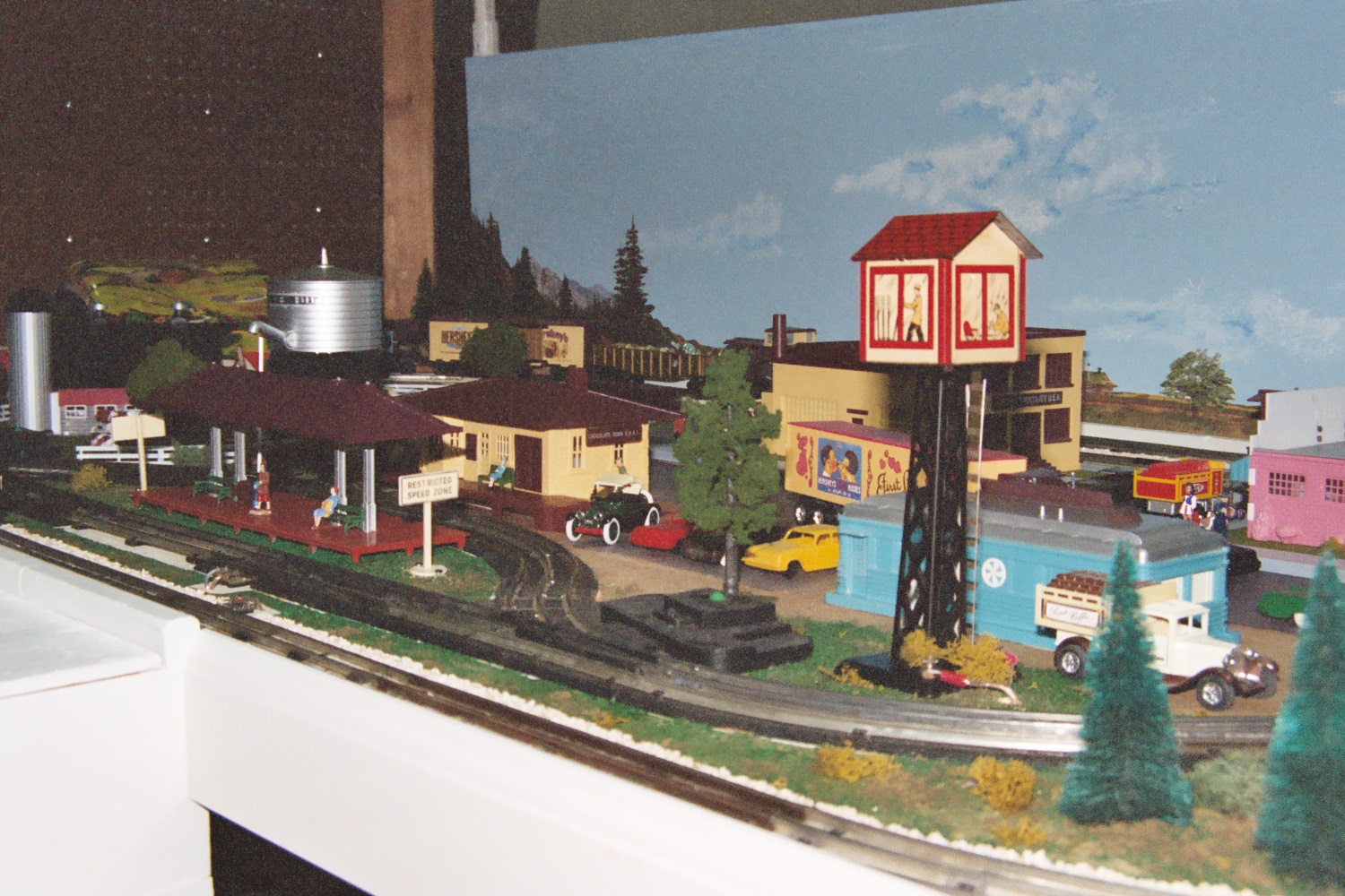 Toys and Stuff: TRAIN TIME: Marx Hershey's Layout
