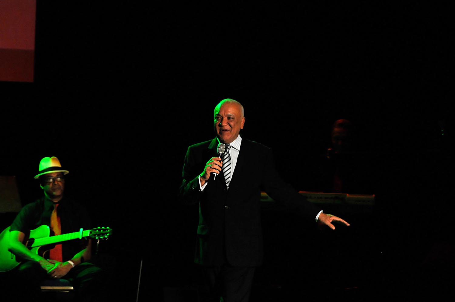 Divertido con Jochy estrena Escucha mi música ~ Se mueve RD