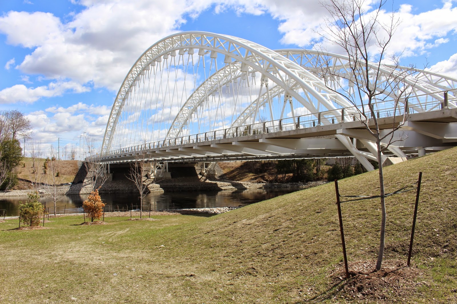 Memorials in Ottawa: Vimy Memorial Bridge