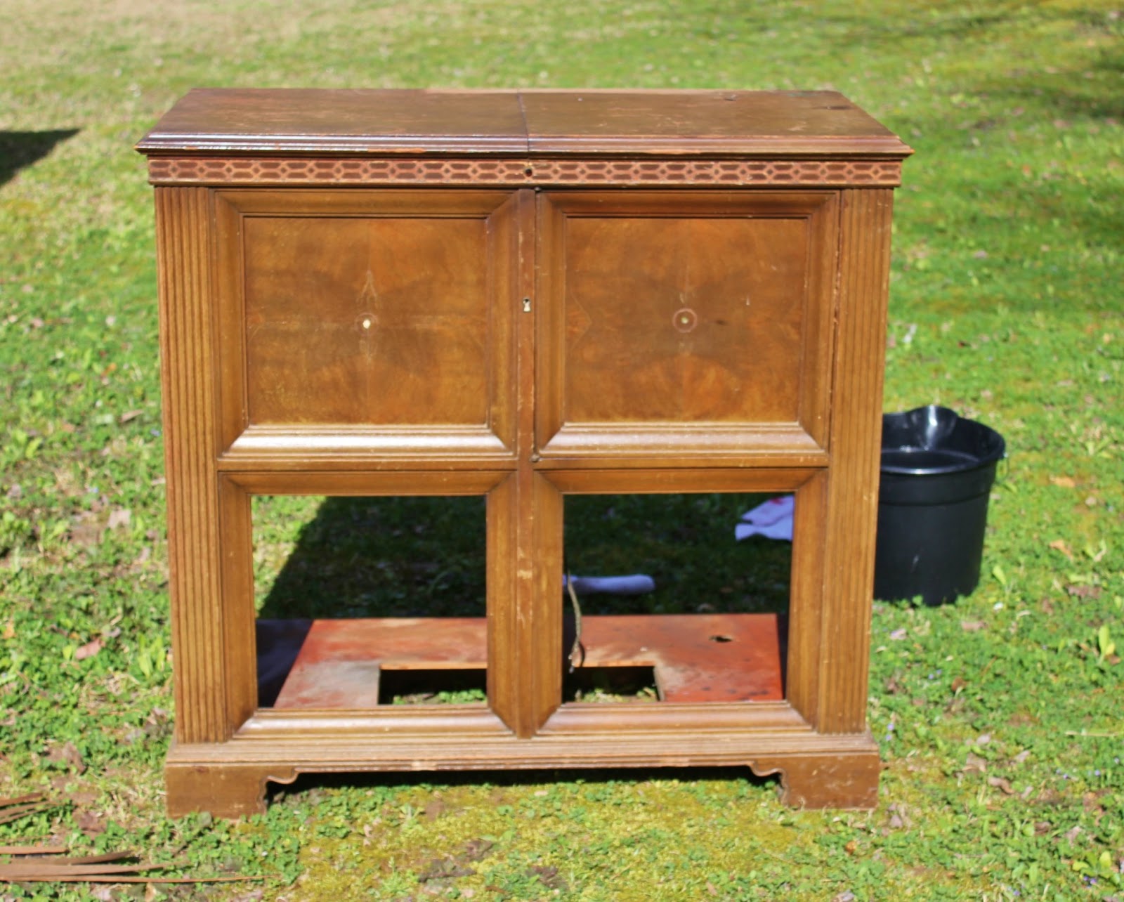 ispywithmycraftyeyes: Radio Console Record Player Upcycled and Distressed
