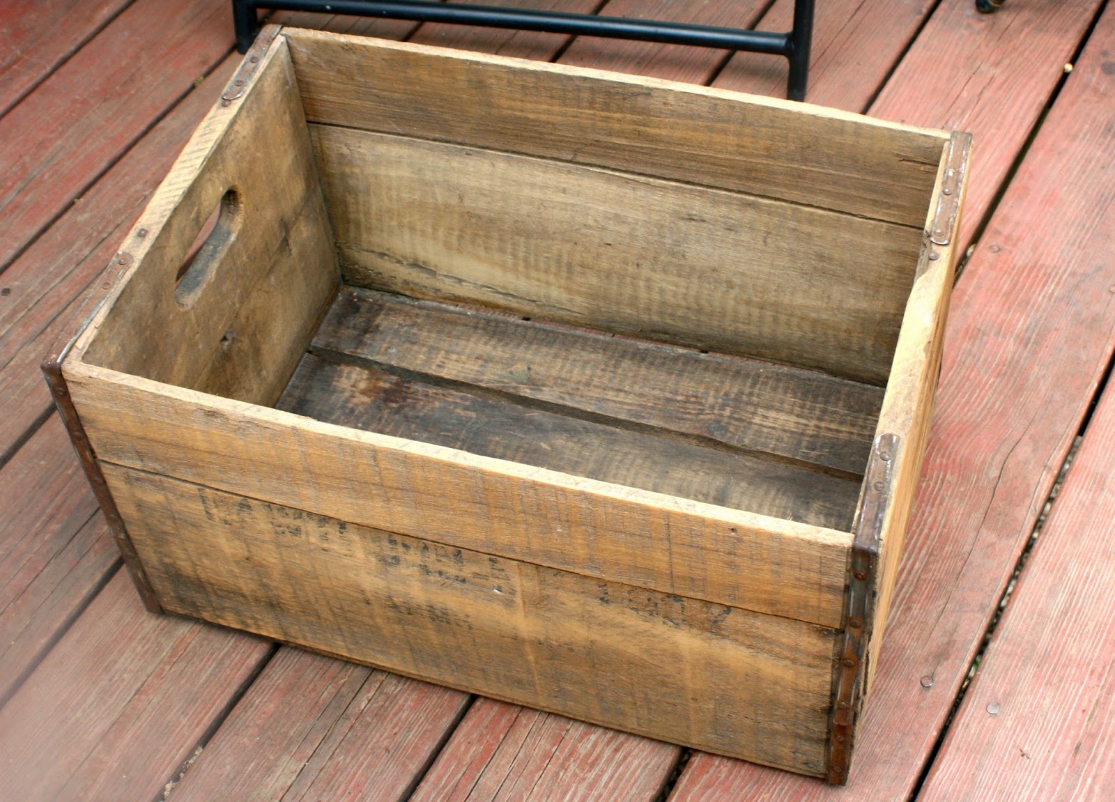 The Little Backyard Farm: DIY - Repurpose a Vintage Wooden Box