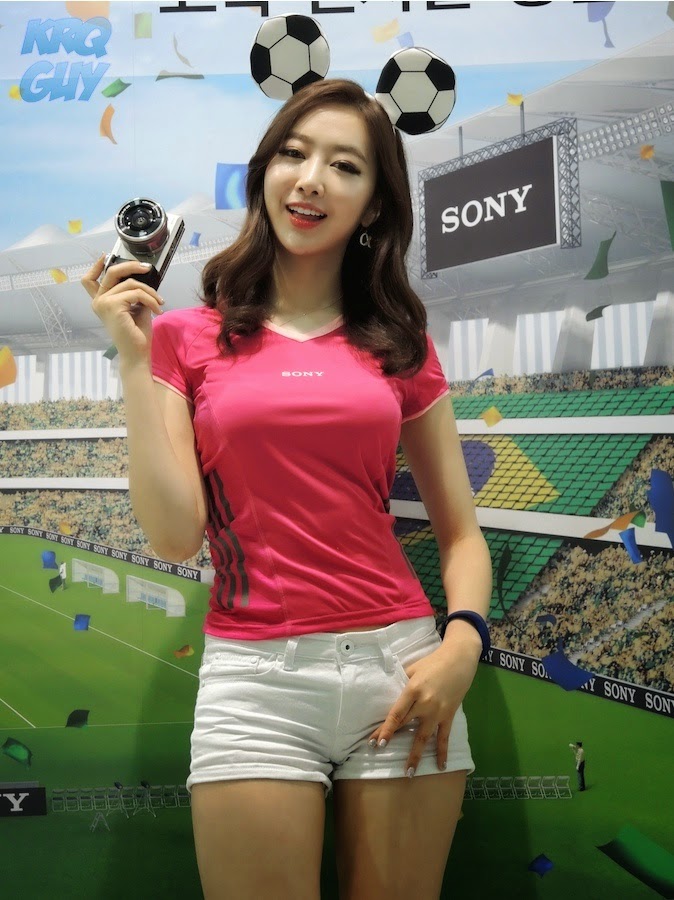 KRQ Guy: 2014 Photo & Imaging Show: Shin Hae Ri (15 Photos)