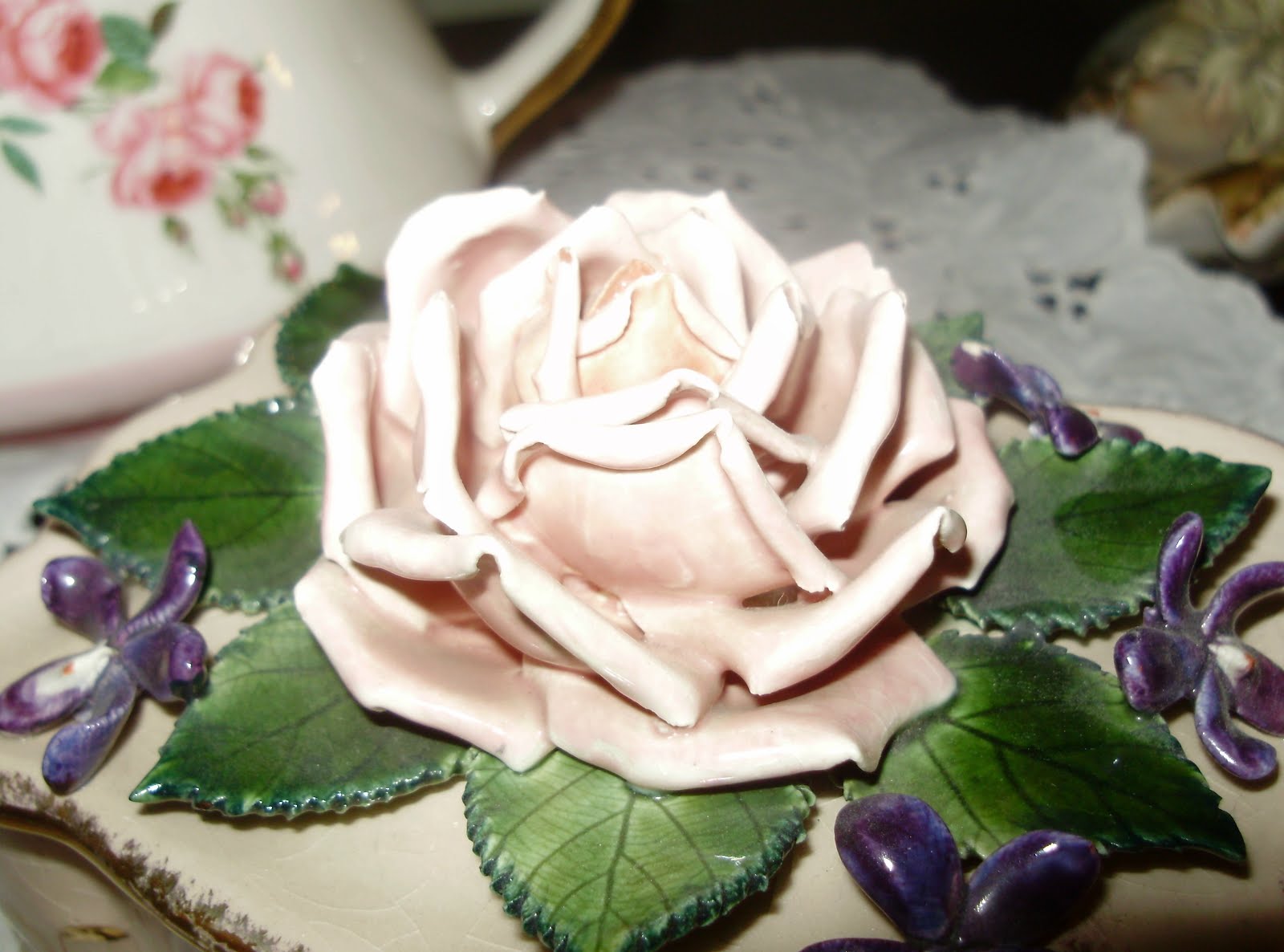 Martha's Favorites: ROSES ARE RED, PINK OR GOLD - TEA CUP TUESDAY