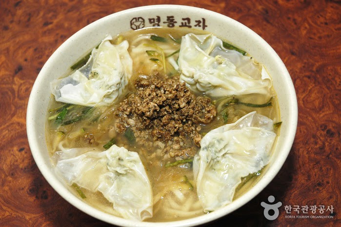 명동교자 (MyeongDong Gyoja) Best 칼국수 (Kalguksu) in Seoul - Esthee H.