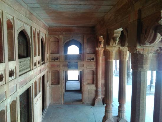 Massive Allahabad Fort built by Akbar