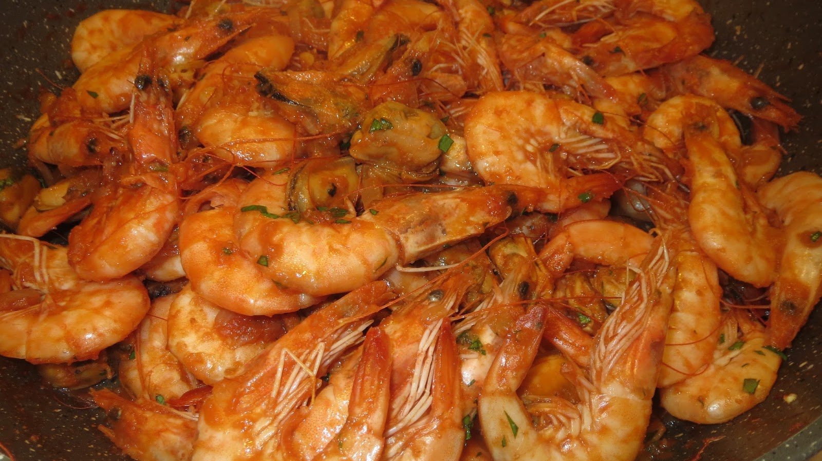 Kosila za vsak dan: Kozice na buzaro in maslen krompir