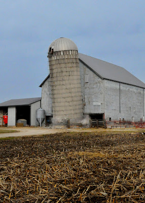 This Farm Family's Life: Down Goes The Silo...