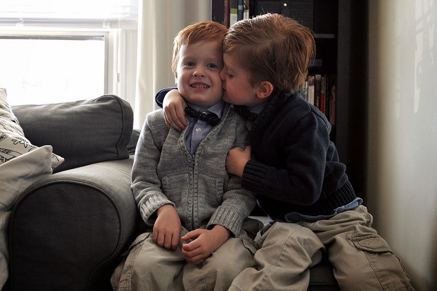 theoddestprime: The Most Awkward Smooch & Hug EVER...