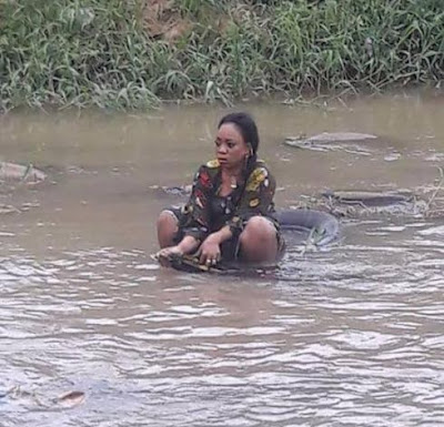 OGAKPATAKPATA : MAMi WATER FREND! WETIN DIS WOMAN DEY DO FOR INSIDE RIVER?