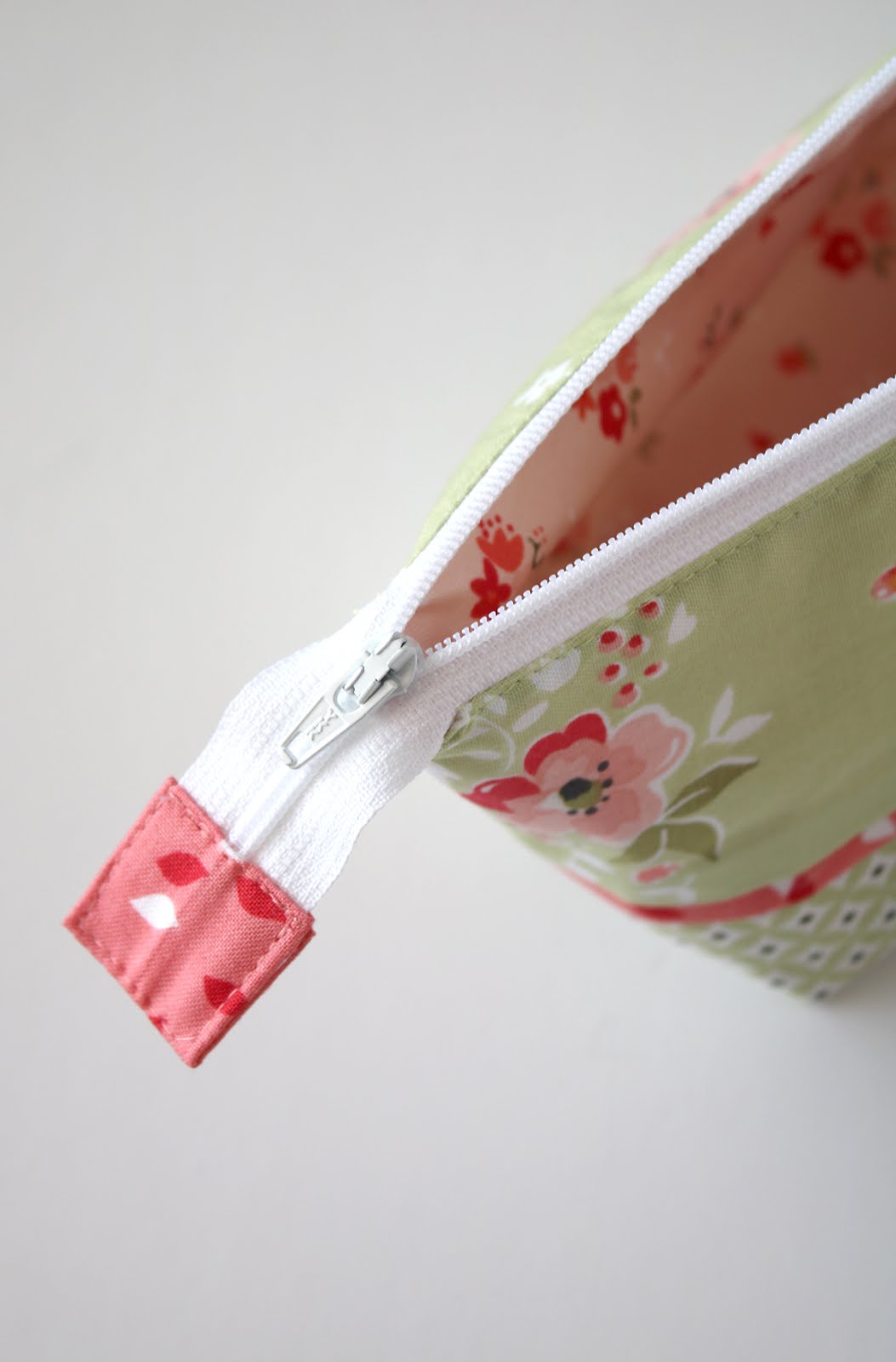 A Bright Corner: Fun New Zipper Pouches
