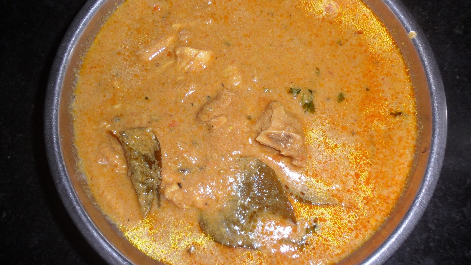 Viji's Kitchen: CHICKEN KURUMA