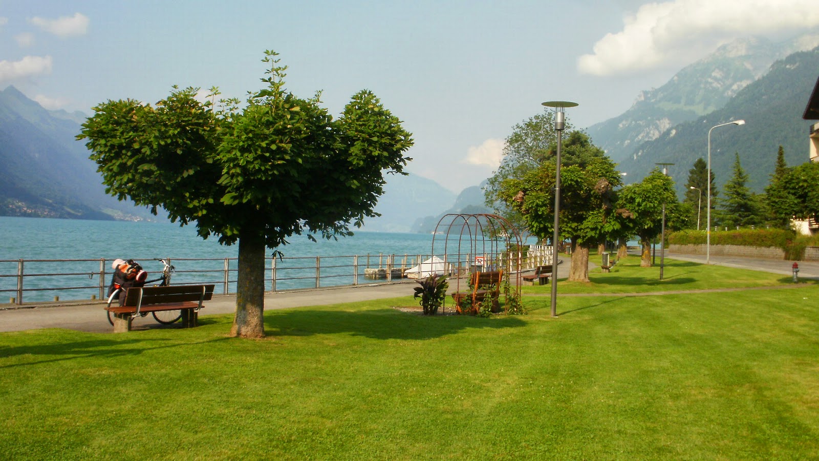 EXCURSII CU BICICLETA: Elvetia