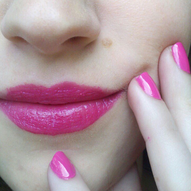 Carrie & Claus: Try a Trend: Matching Nails and Lips