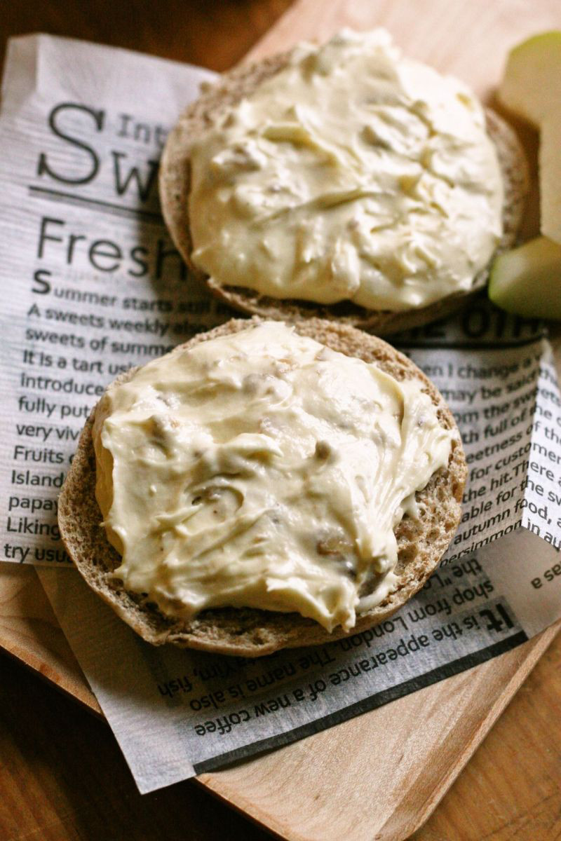Perfectly imperfect : Whipped Hoeny Walnut Cream Cheese