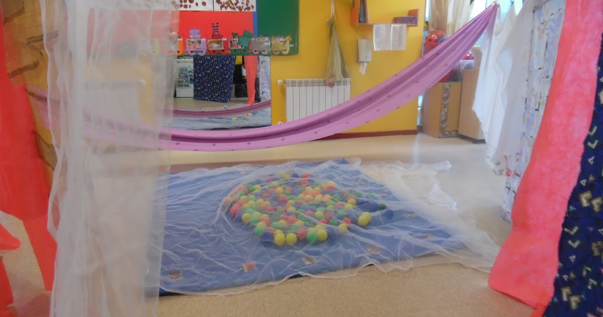 AULA 2 AÑOS: PSICOMOTRICIDAD CON TELAS COLGADAS