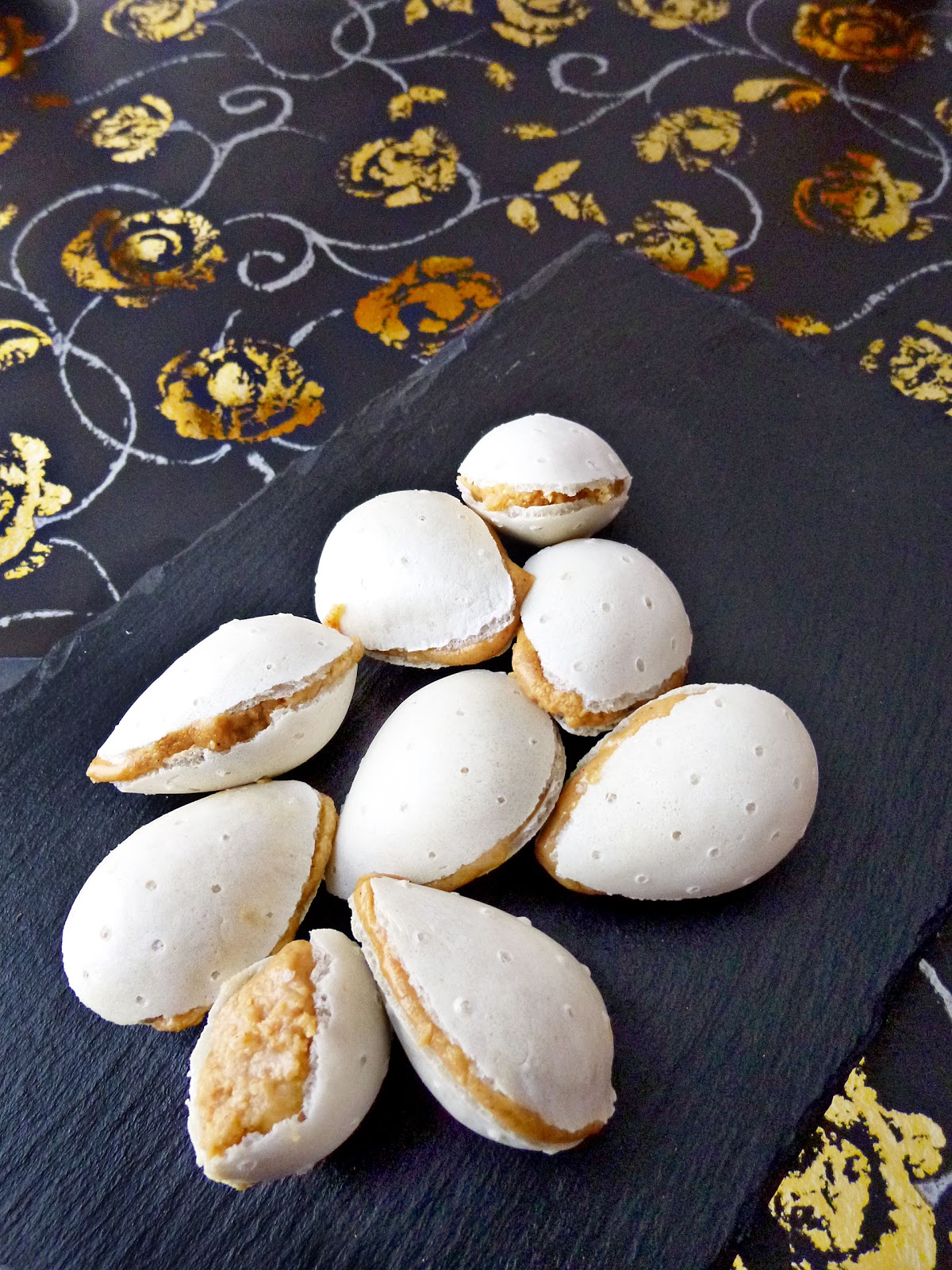 Almendras rellenas de Turrón a la Piedra | RECETINES ASGAYA
