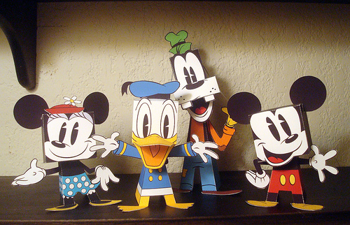 Montando o seu próprio Mickey - Paper Toy | Orlando4You