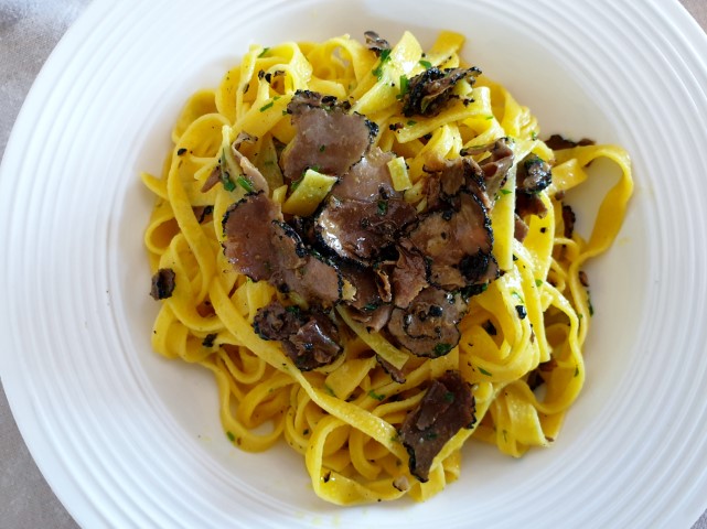 Tagliatelle rustiche col tartufo estivo