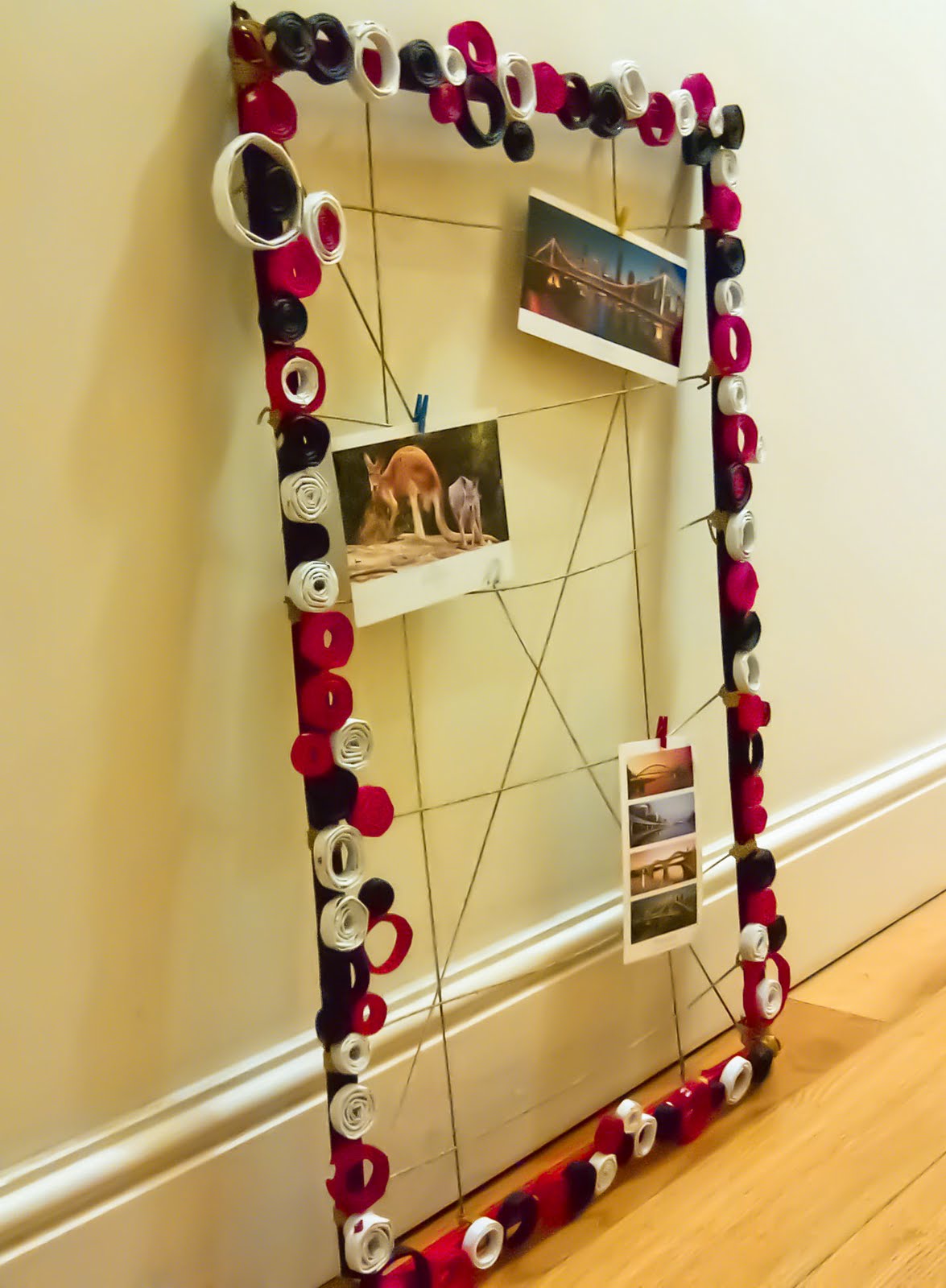 Creativity becomes me...: Picture frame from recycled magazines