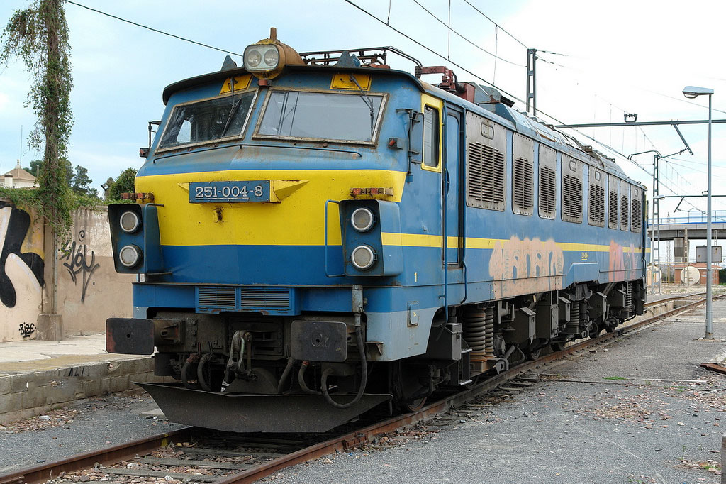 Rails sense fronteres: Locomotora elèctrica sèrie 251 de Renfe.