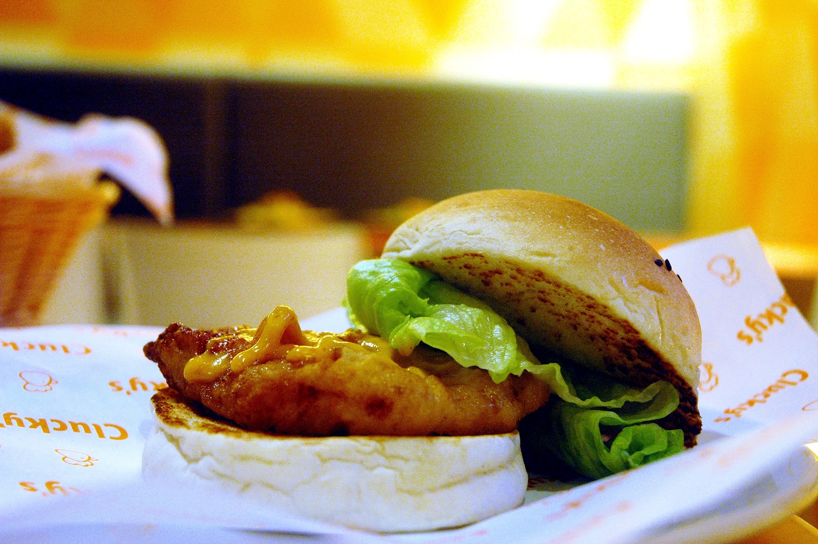 DUDE FOR FOOD: Clucky's: Not Just Chicken...