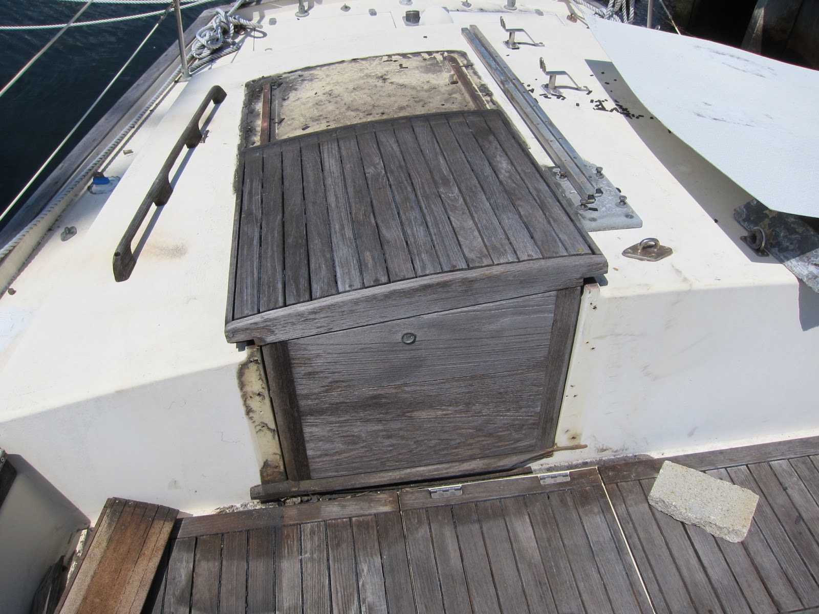 The Incredible Hull: Aft companionway.......??????????????