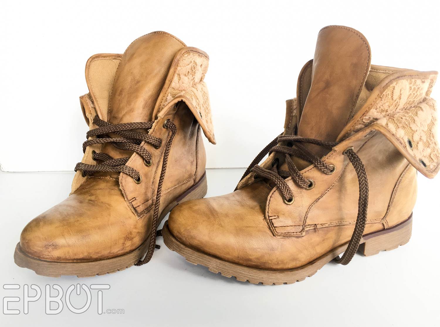 EPBOT: How To Make Vinyl Boots Look Like Aged Leather