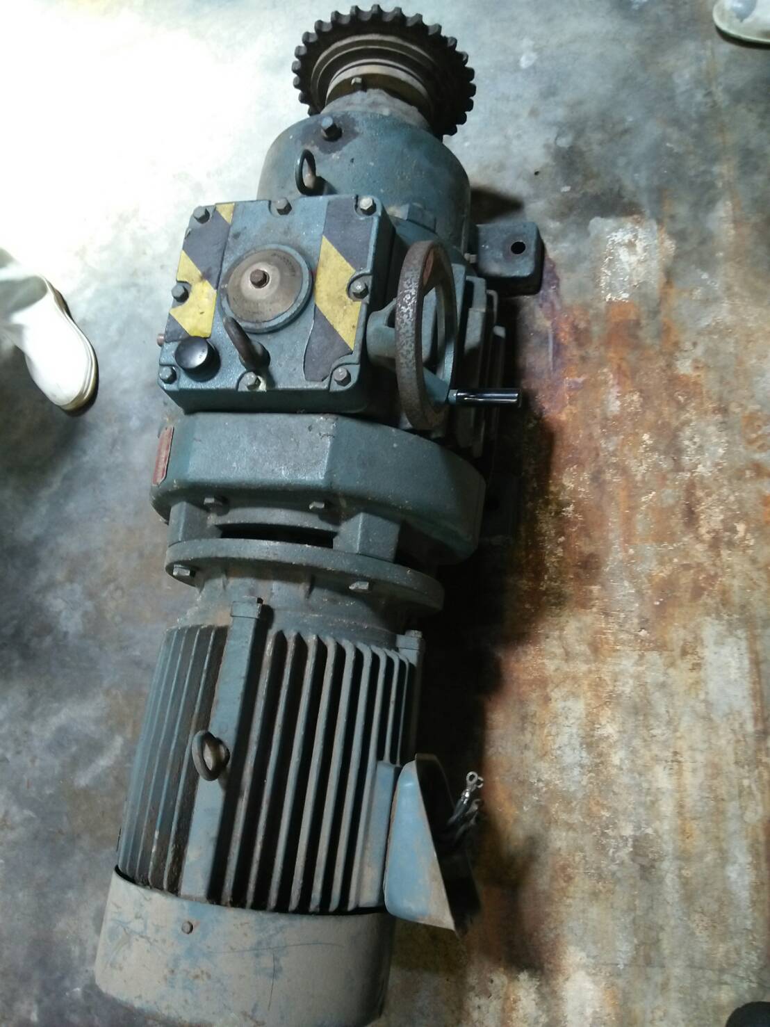 HITACHI Electric motor