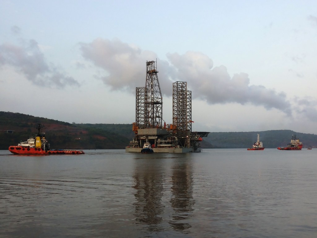 CAPT. GOPAL JHA: JACK UP DRILL RIG SUPER 116E BUILT AT DABHOL BEING ...