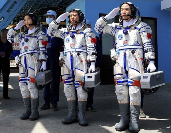 First Chinese Woman Astronaut Goes Into Space ~ Science Article