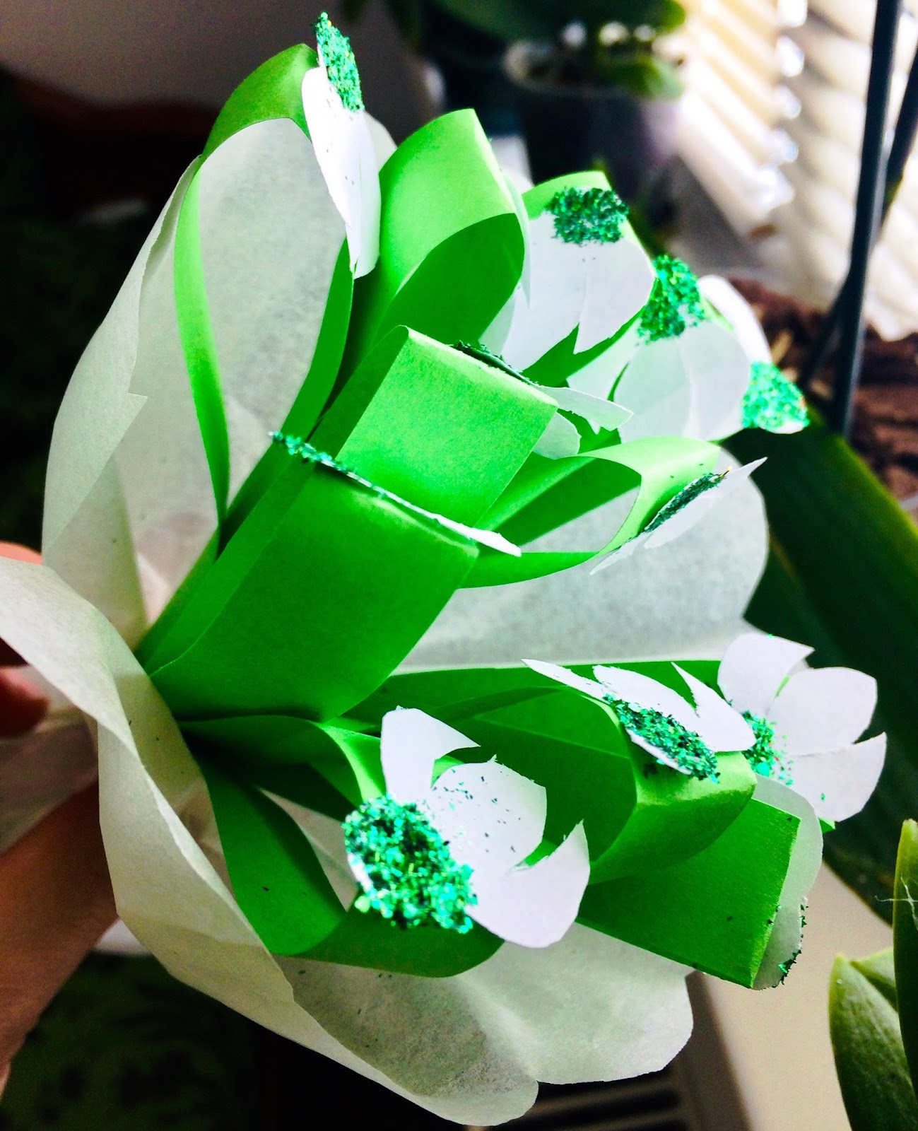 Buchetul care aduce primăvara: „Ghiocei pentru mama” - Materiale ...