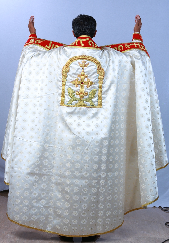 Mar Toma Margam: 19. Liturgical Vestments