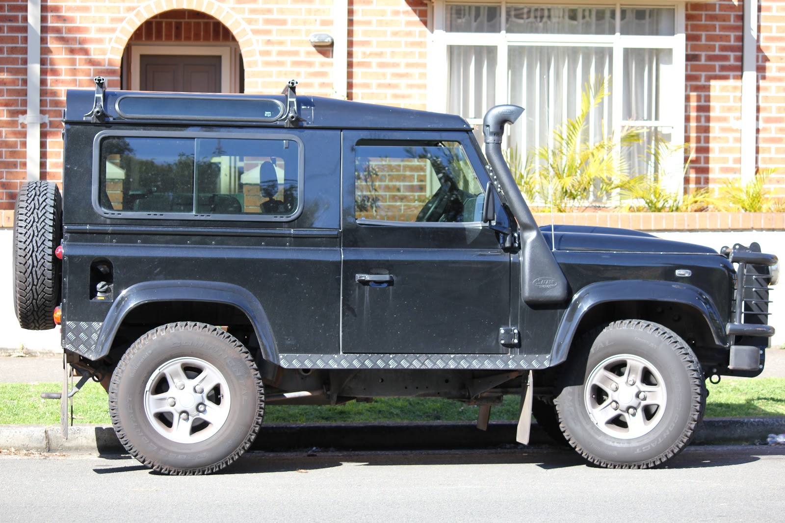 Aussie Old Parked Cars: 2011 Land Rover Defender SWB