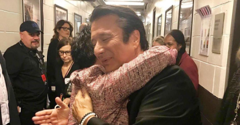 Arnel Pineda calls ex-'Journey' Steve Perry a hero