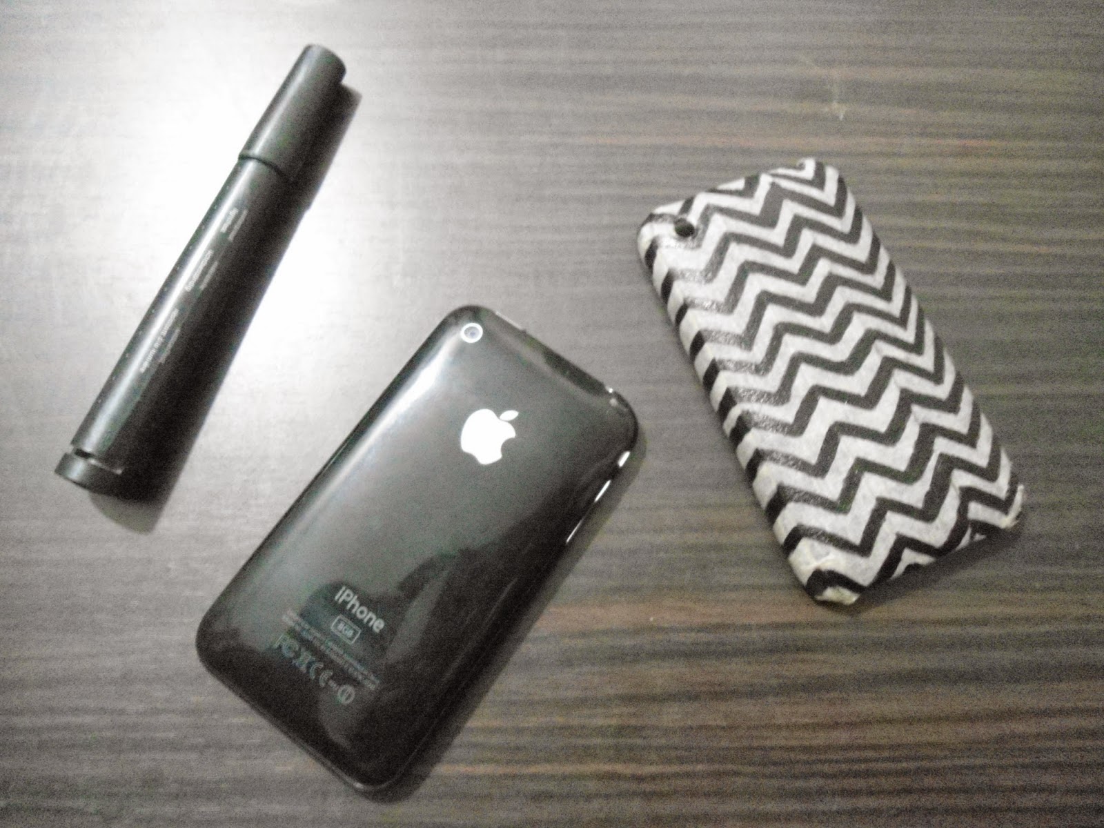 Crafty: DIY Custom iPhone Case