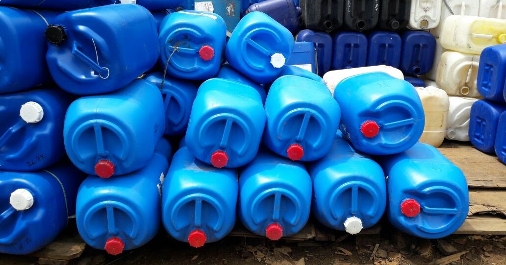 Jerigen air. jerigen minyak, dengan kapasitas jerigen 5 liter, jerigen ...