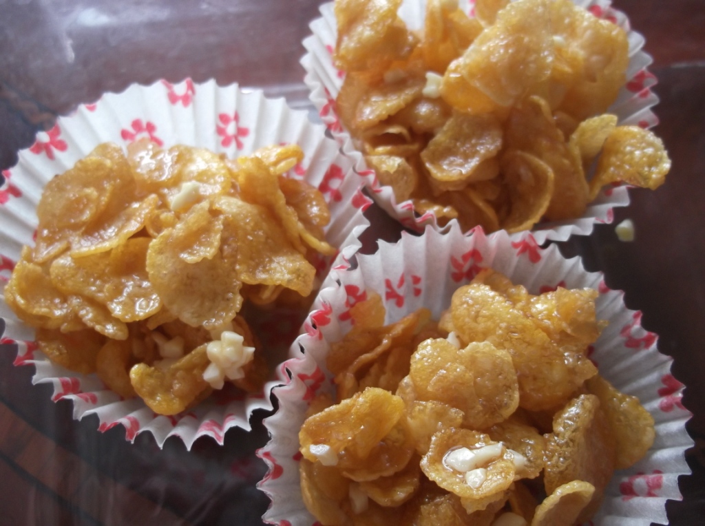 OBINE - One Bite is Never Enough: Cornflakes honey cupcakes