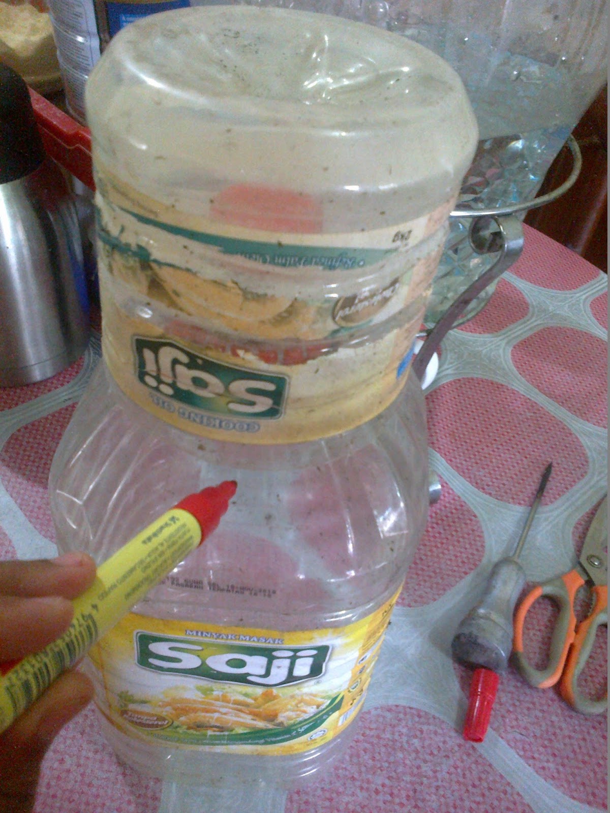 cik azz: DIY: Jangan buang botol minyak masak.